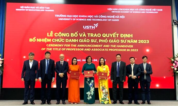 USTH : remise des titres de professeurs et professeurs associées USTH : remise des titres de professeurs et professeurs associées