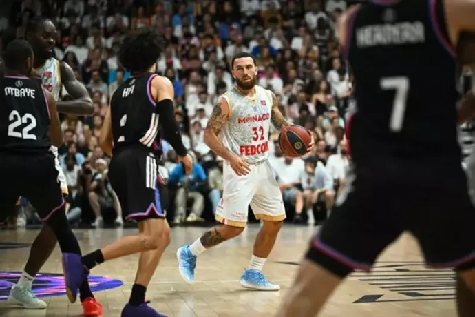 Basket : Monaco s'offre un quadruplé avec James en vedette surprise